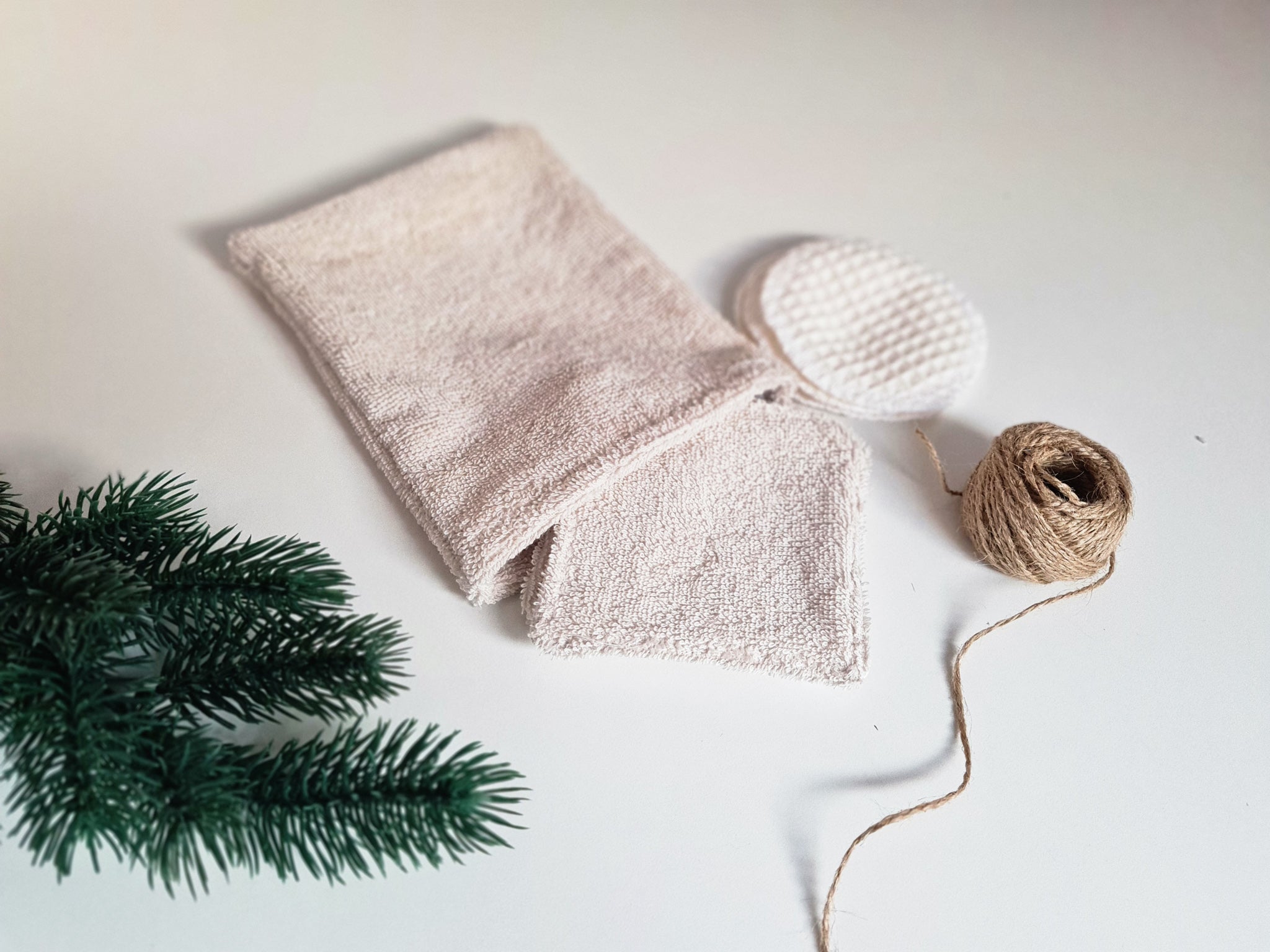 Kako narediti praktično darilo: Krpice in rokavica za umivanje obraza ...